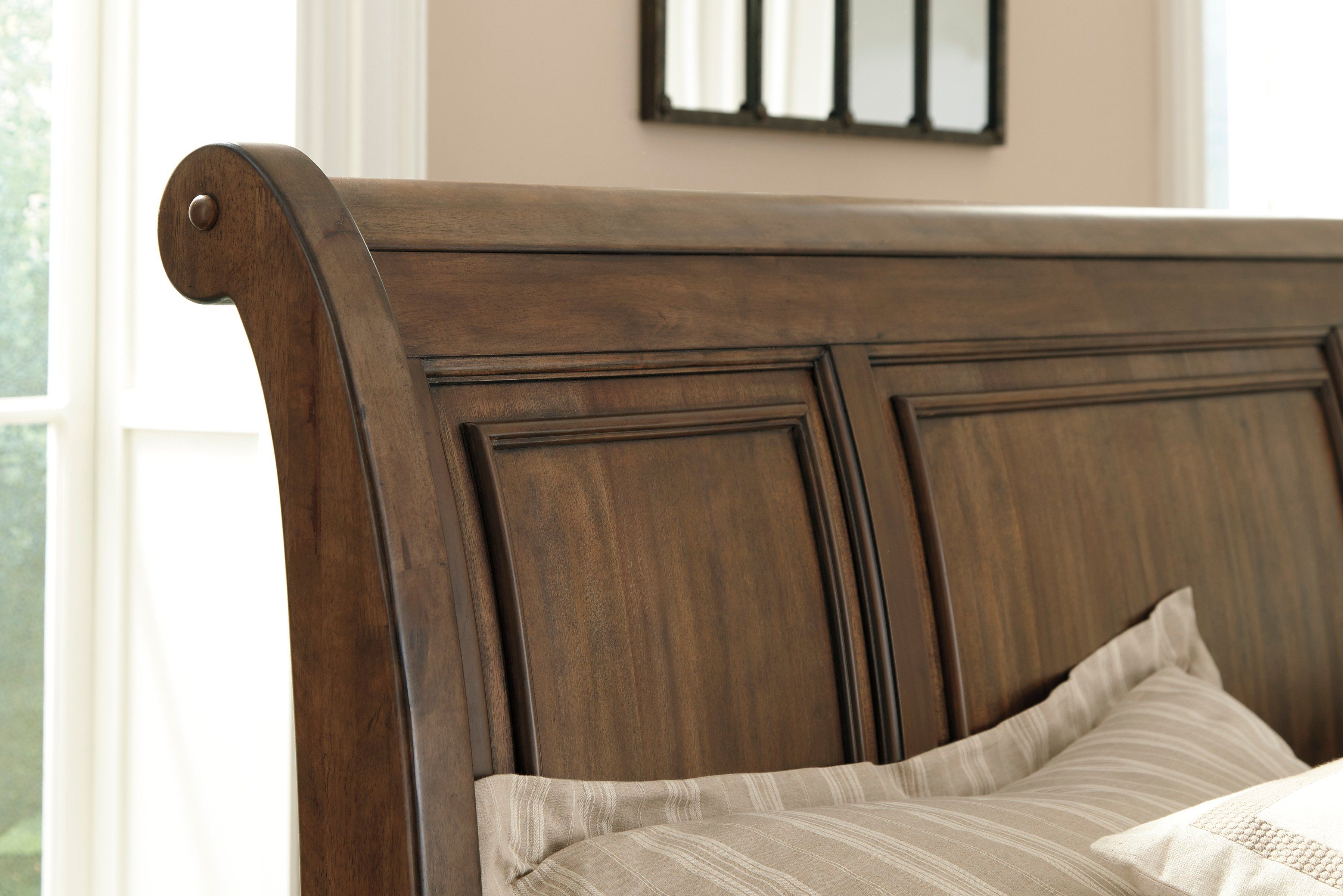 Flynnter sleigh bedroom set store